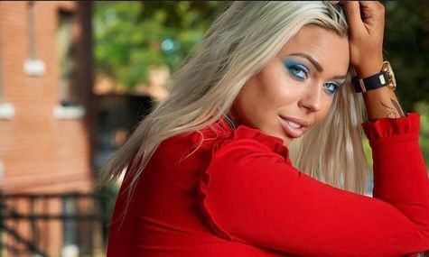 Samanta Jones - Cam Model and Youtuber